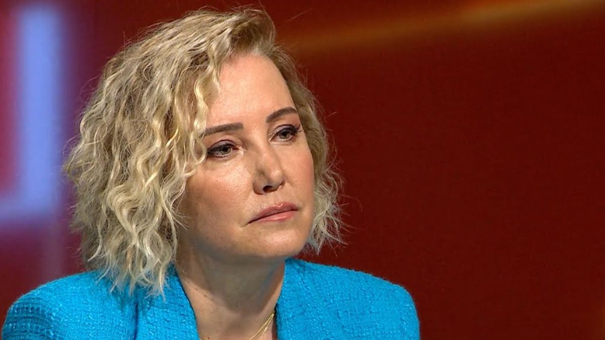 Berna Laçin'den Fransa'ya güzelleme