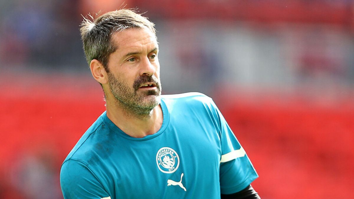 Manchester City'de ilginç rekor: 2 maça çıkan Carson, 8'inci kupasını ...