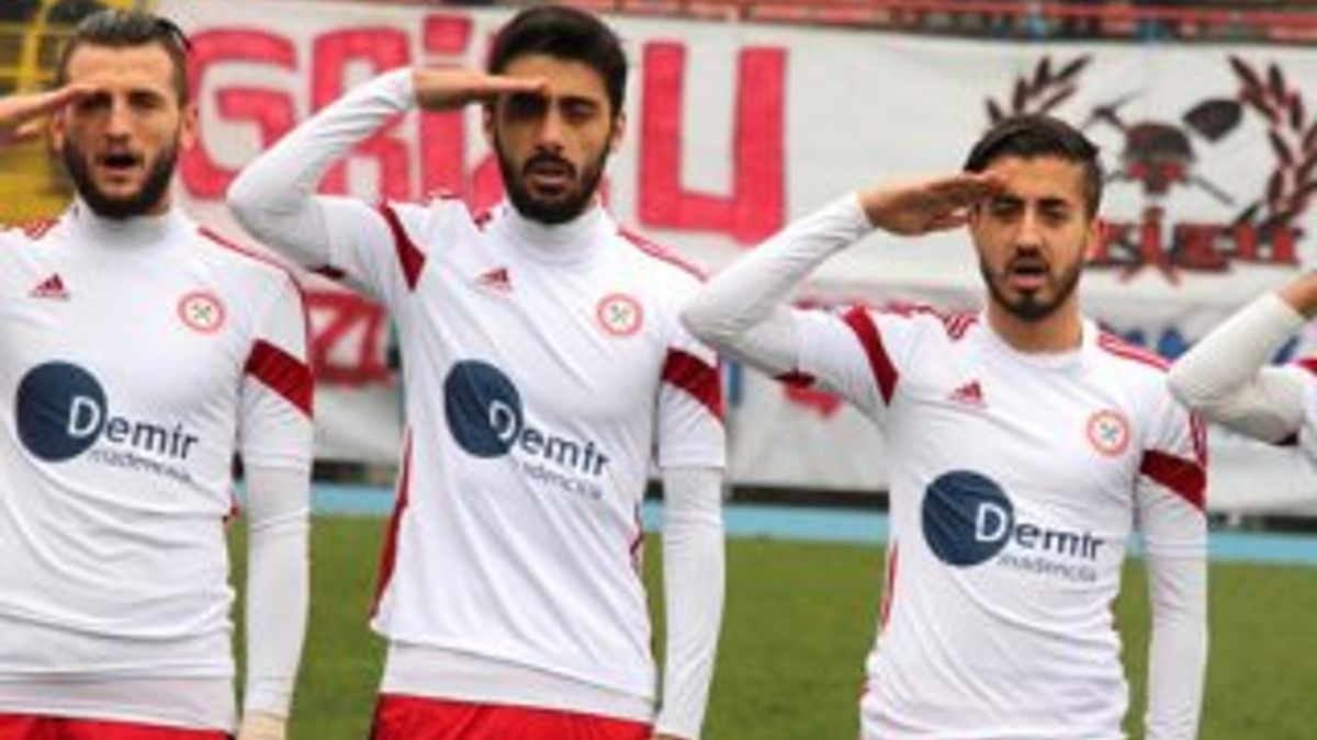 İstiklal Marşı’nda asker selamı