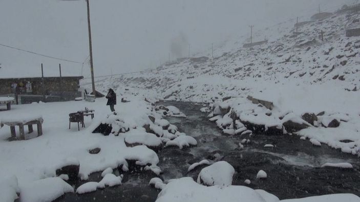 Rize'de kar kalınlığı 20 santimi geçti