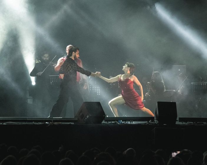 Canan Ergüder'den tango şov