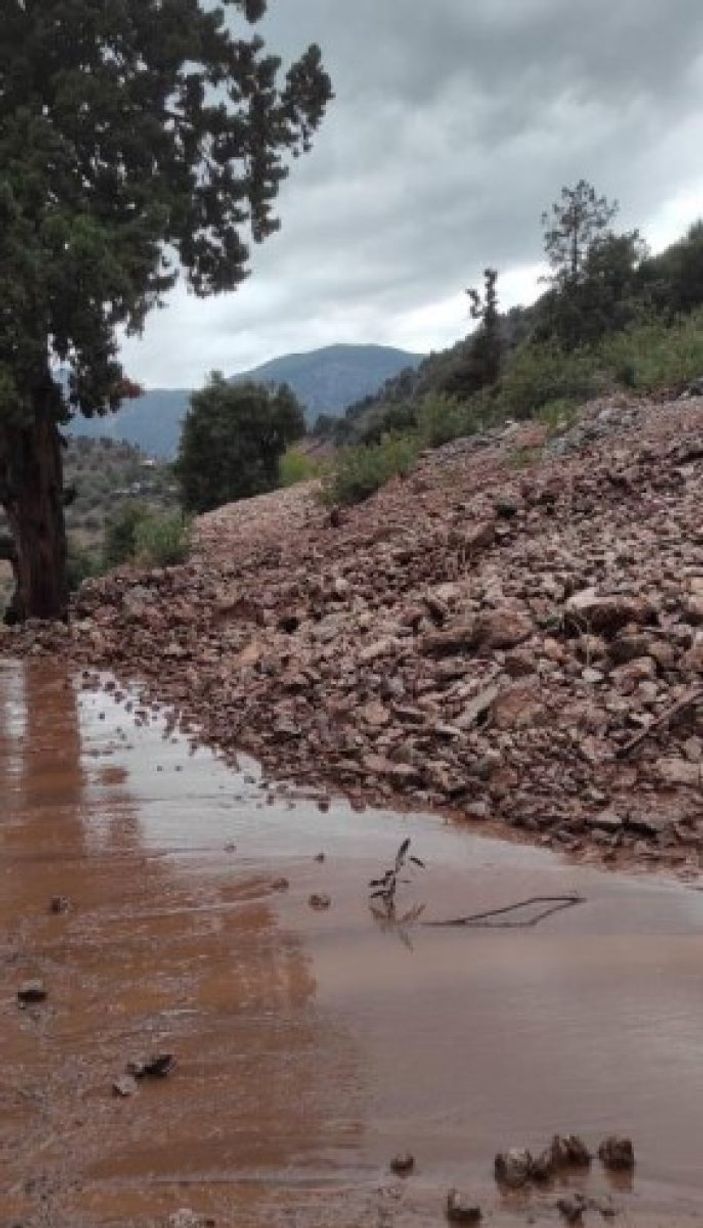 Adana'da şiddetli yağış sonra heyelan