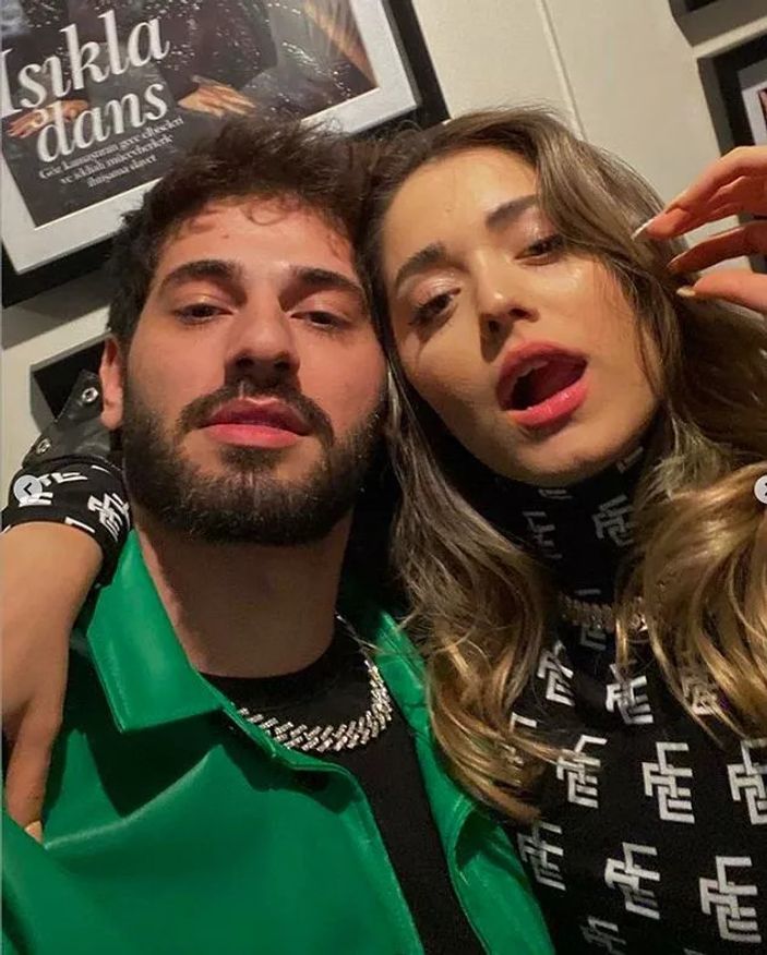 Hem dudağında hem kucağında... Survivor Elanur'un sevgilisiyle aşk ...