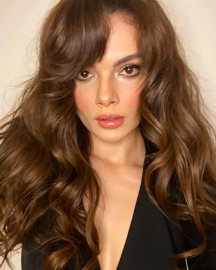 İçine hiçbir şey giymedi! Sinem Ünsal'ın göğüs dekolteli pozu Instagram ...