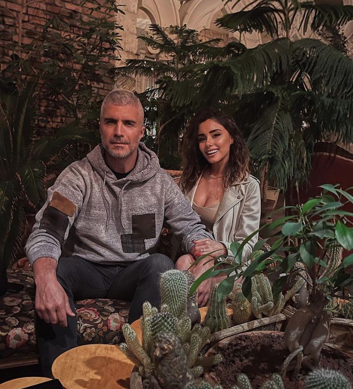 24 yaş küçük! Özcan Deniz’in eşi Samar Dadgar kimdir? Özcan Deniz ve ...