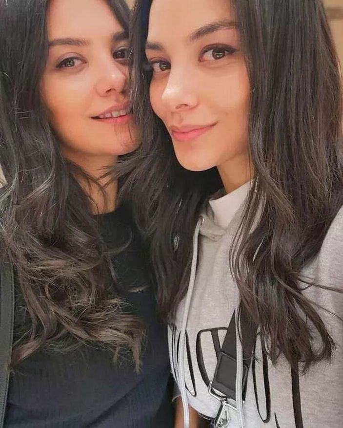 Hazal Filiz Küçükköse ikiz olmanın avantajlarını anlattı