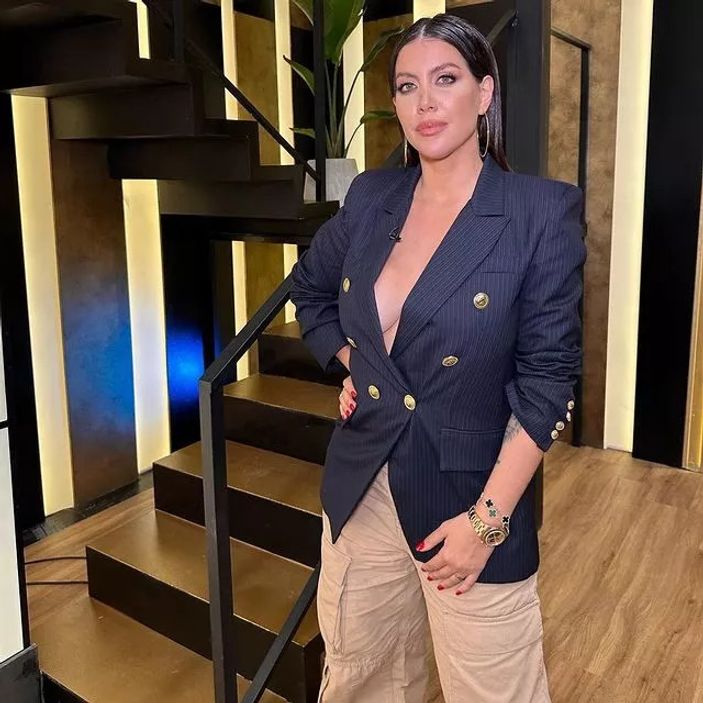 Yatak pozu olay olmuştu! Wanda Nara'nın derin dekoltesi Instagram'ı ...