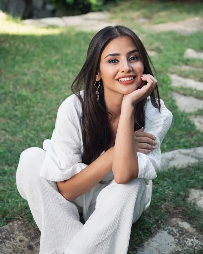 Hazal Çağlar paylaştı, sosyal medya mest oldu! "Esmer güzeli"